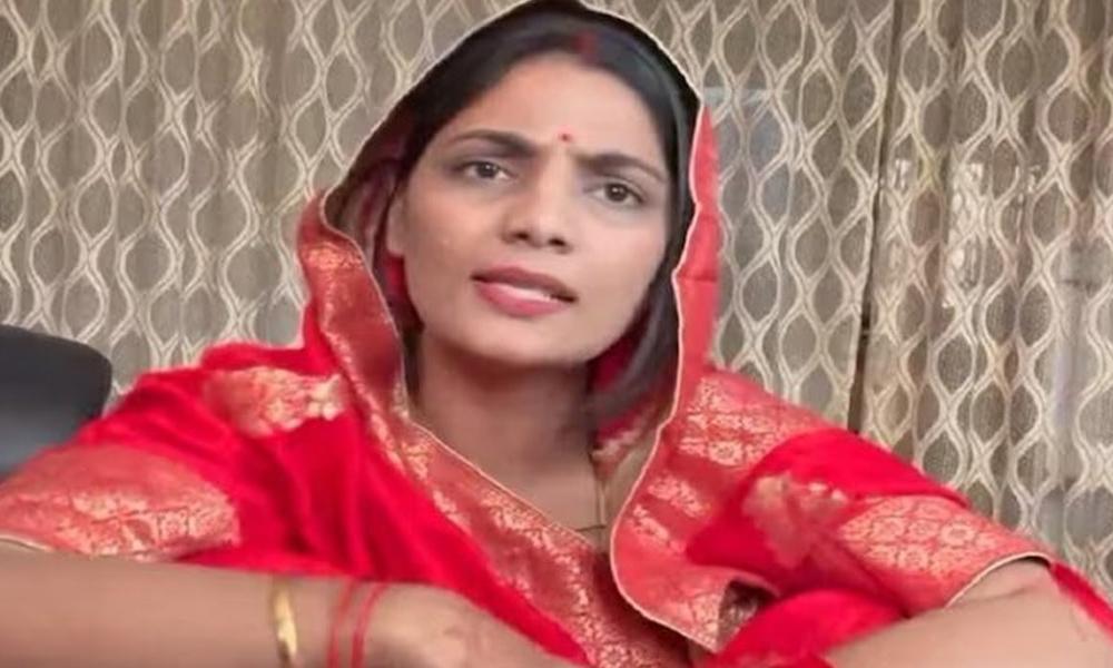 യുപി സര്‍ക്കാരിനെതിരെ പാട്ടുപാടി; ഭോജ്പുരി ഗായികയ്ക്ക് നോട്ടീസ് ...