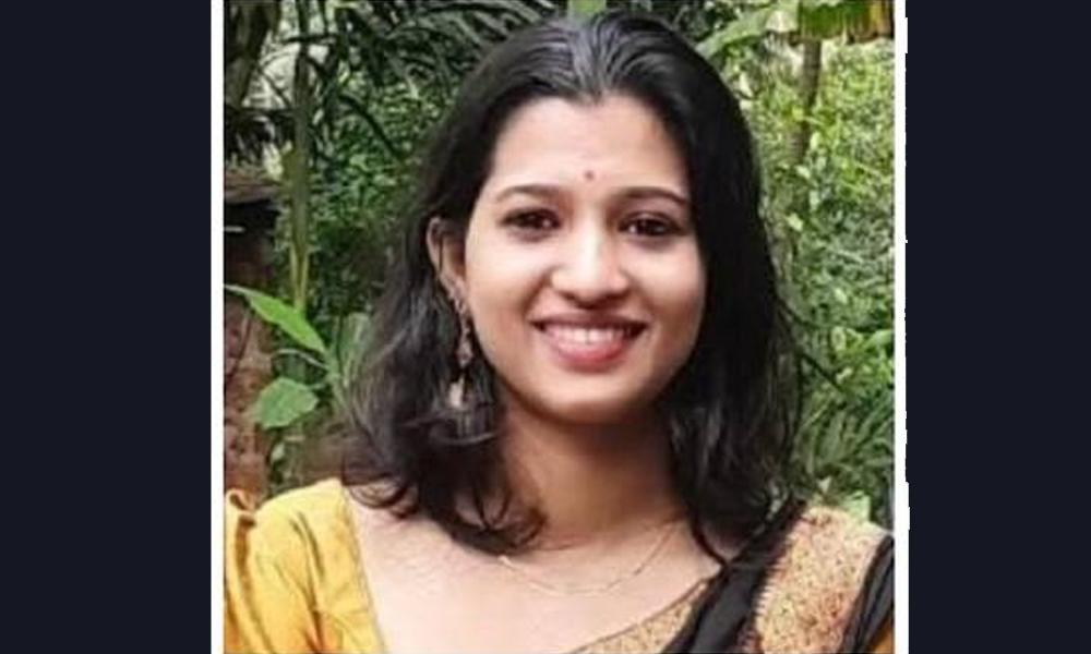 കൊല്ലത്ത് ഹോസ്റ്റല്‍ കെട്ടിടത്തിലെ സ്ലാബ് തകര്‍ന്ന് വീണ് പരുക്കേറ്റ് ചികിത്സയിലായിരുന്ന യുവതി ...