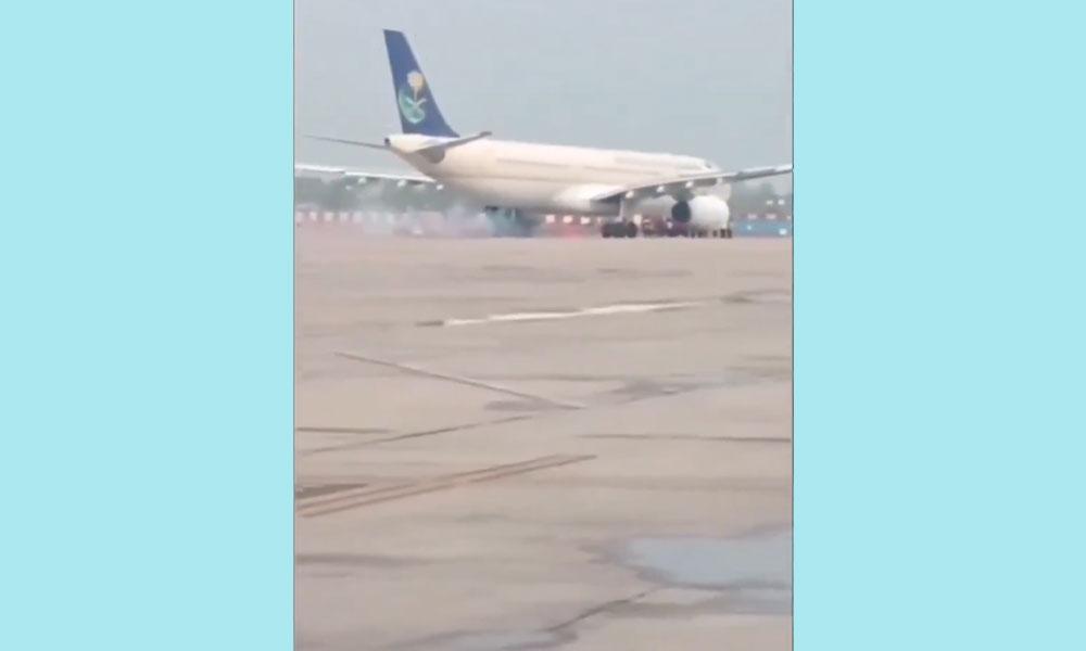 ഹജ്ജ് തീര്‍ഥാടകരുമായി എത്തിയ സഊദി വിമാനത്തില്‍ തീ; യാത്രക്കാരെ ...